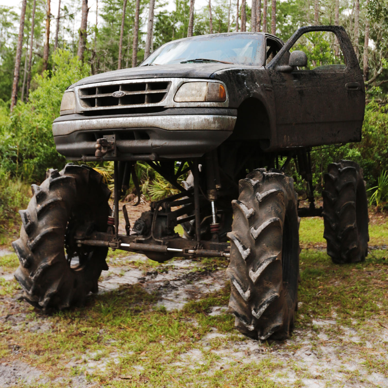 Monster Truck Chase Airplane Repo Discovery