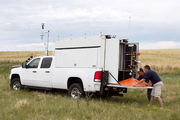 2010 Twistex Probe Pictures | Storm Chasers | Discovery