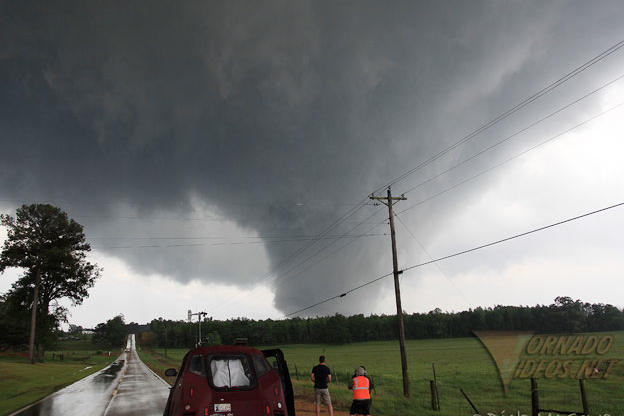 2011 Super Outbreak Pictures | Storm Chasers | Discovery